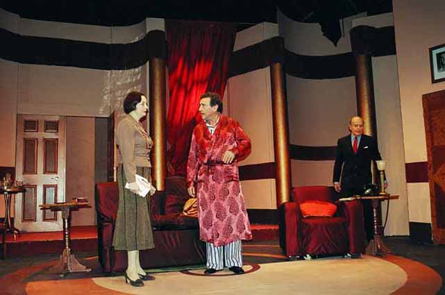 Tower Theatre Company : Present Laughter